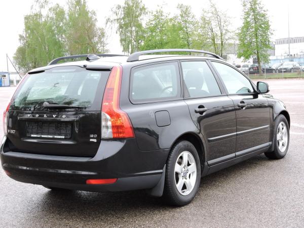 Melns Volvo V50 2010 Marijampole, ar dzinēja tilpumu 1.60 L un nobraukumu 315 tūkst. km par 2950 €, foto 6 vietnē AUTOMOTO.COM.LV