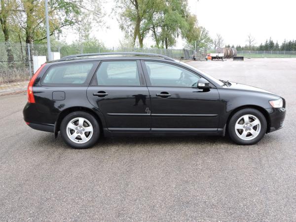 Melns Volvo V50 2010 Marijampole, ar dzinēja tilpumu 1.60 L un nobraukumu 315 tūkst. km par 2950 €, foto 7 vietnē AUTOMOTO.COM.LV