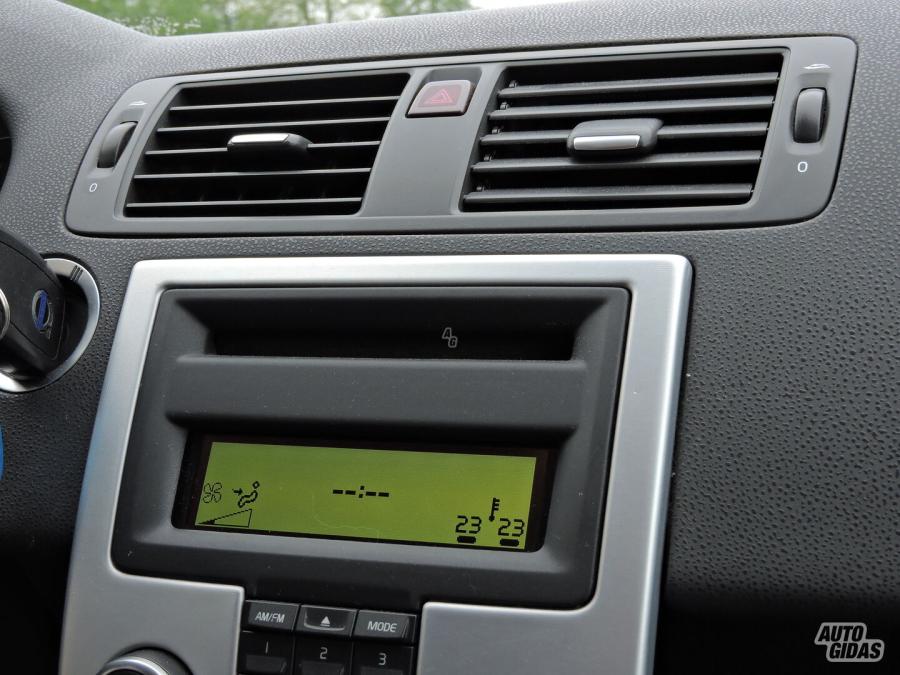 Black Volvo V50 2010 in Marijampole, with an engine capacity of 1.60 L and mileage of 315 thousand km for 2950 €, photo 16 on AUTOMOTO.COM.LV