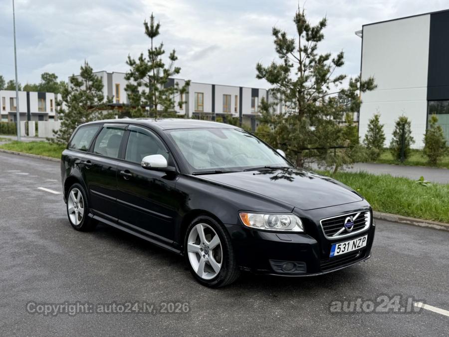 Black Volvo V50 2010 in Tartu, with an engine capacity of 1.60 L and mileage of 327 thousand km for 2990 €, photo 1 on AUTOMOTO.COM.LV