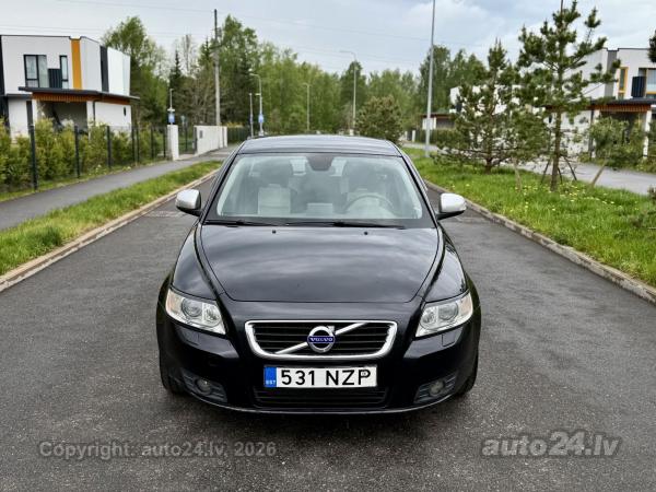 Черный Вольво В50 2010 в Тарту, объемом двигателя 1.60 л и пробегом 327 тыс. км за 2990 €, фото 2 на AUTOMOTO.COM.LV