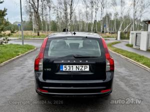 Black Volvo V50 2010 in Tartu, with an engine capacity of 1.60 L and mileage of 327 thousand km for 2990 €, photo 6 on AUTOMOTO.COM.LV