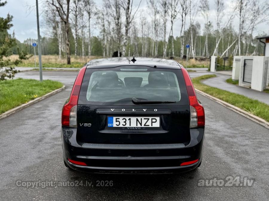 Black Volvo V50 2010 in Tartu, with an engine capacity of 1.60 L and mileage of 327 thousand km for 2990 €, photo 6 on AUTOMOTO.COM.LV