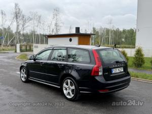Black Volvo V50 2010 in Tartu, with an engine capacity of 1.60 L and mileage of 327 thousand km for 2990 €, photo 7 on AUTOMOTO.COM.LV