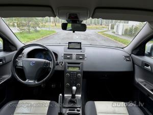 Black Volvo V50 2010 in Tartu, with an engine capacity of 1.60 L and mileage of 327 thousand km for 2990 €, photo 8 on AUTOMOTO.COM.LV
