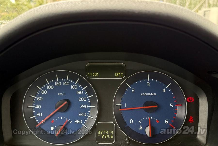 Black Volvo V50 2010 in Tartu, with an engine capacity of 1.60 L and mileage of 327 thousand km for 2990 €, photo 13 on AUTOMOTO.COM.LV