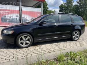Melns Volvo V50 2010 Rīga, ar dzinēja tilpumu 1.60 L un nobraukumu 282 tūkst. km par 3300 €, foto  vietnē AUTOMOTO.COM.LV