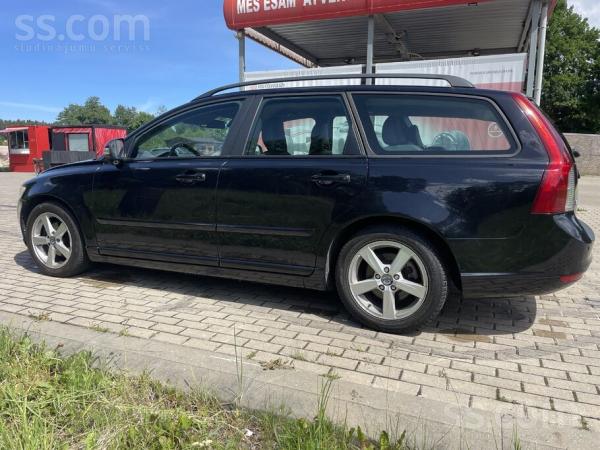 Melns Volvo V50 2010 Rīga, ar dzinēja tilpumu 1.60 L un nobraukumu 282 tūkst. km par 3300 €, foto 2 vietnē AUTOMOTO.COM.LV