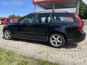 Черный Вольво В50 2010 в Рига, объемом двигателя 1.60 л и пробегом 282 тыс. км за 3300 €, фото 3 на AUTOMOTO.COM.LV