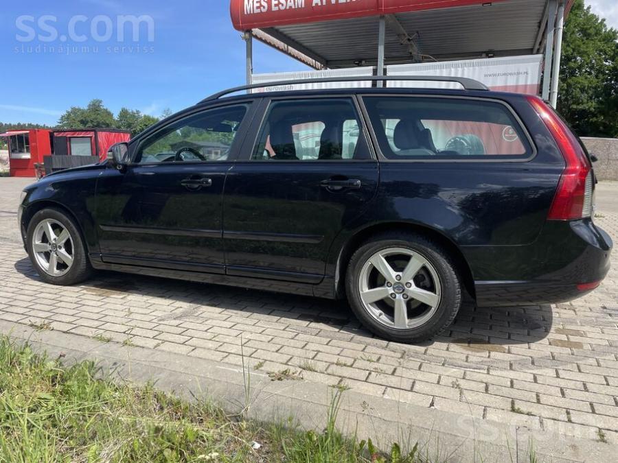 Черный Вольво В50 2010 в Рига, объемом двигателя 1.60 л и пробегом 282 тыс. км за 3300 €, фото 3 на AUTOMOTO.COM.LV
