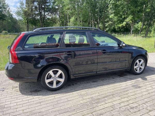 Melns Volvo V50 2010 Rīga, ar dzinēja tilpumu 1.60 L un nobraukumu 282 tūkst. km par 3300 €, foto 4 vietnē AUTOMOTO.COM.LV