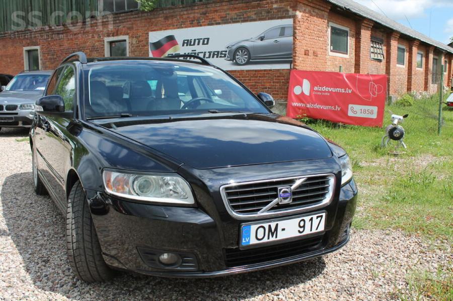 Melns Volvo V50 2010 Daugavpils, ar dzinēja tilpumu 1.60 L un nobraukumu 247 tūkst. km par 3890 €, foto 1 vietnē AUTOMOTO.COM.LV