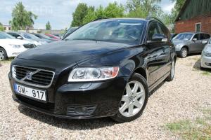 Melns Volvo V50 2010 Daugavpils, ar dzinēja tilpumu 1.60 L un nobraukumu 247 tūkst. km par 3890 €, foto 3 vietnē AUTOMOTO.COM.LV