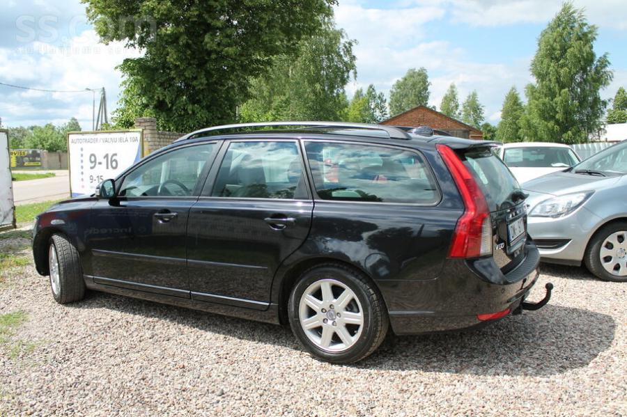Melns Volvo V50 2010 Daugavpils, ar dzinēja tilpumu 1.60 L un nobraukumu 247 tūkst. km par 3890 €, foto 5 vietnē AUTOMOTO.COM.LV