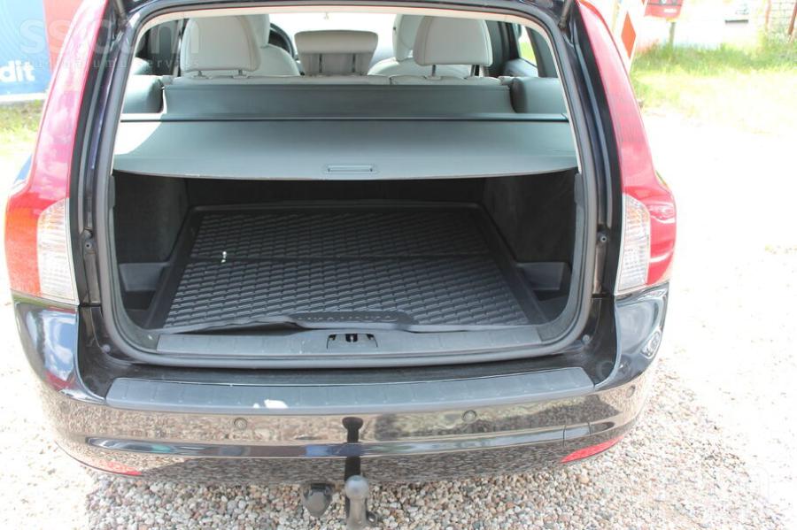 Melns Volvo V50 2010 Daugavpils, ar dzinēja tilpumu 1.60 L un nobraukumu 247 tūkst. km par 3890 €, foto 10 vietnē AUTOMOTO.COM.LV
