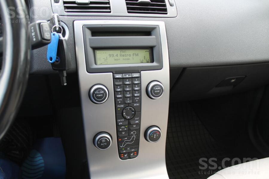 Melns Volvo V50 2010 Daugavpils, ar dzinēja tilpumu 1.60 L un nobraukumu 247 tūkst. km par 3890 €, foto 29 vietnē AUTOMOTO.COM.LV