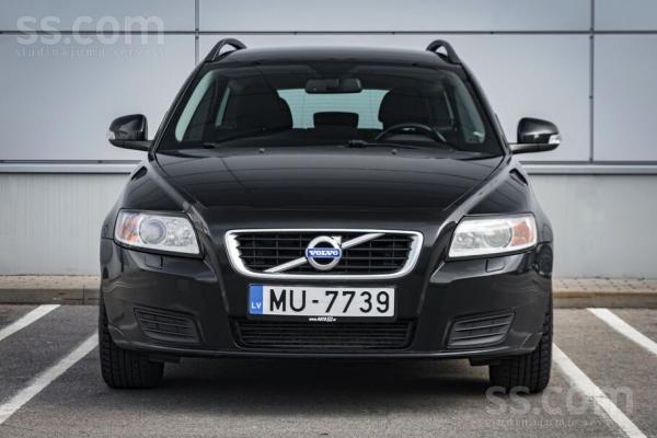 Black Volvo V50 2010 in Riga, with an engine capacity of 2.00 L and mileage of 0 thousand km for 3590 €, photo 2 on AUTOMOTO.COM.LV