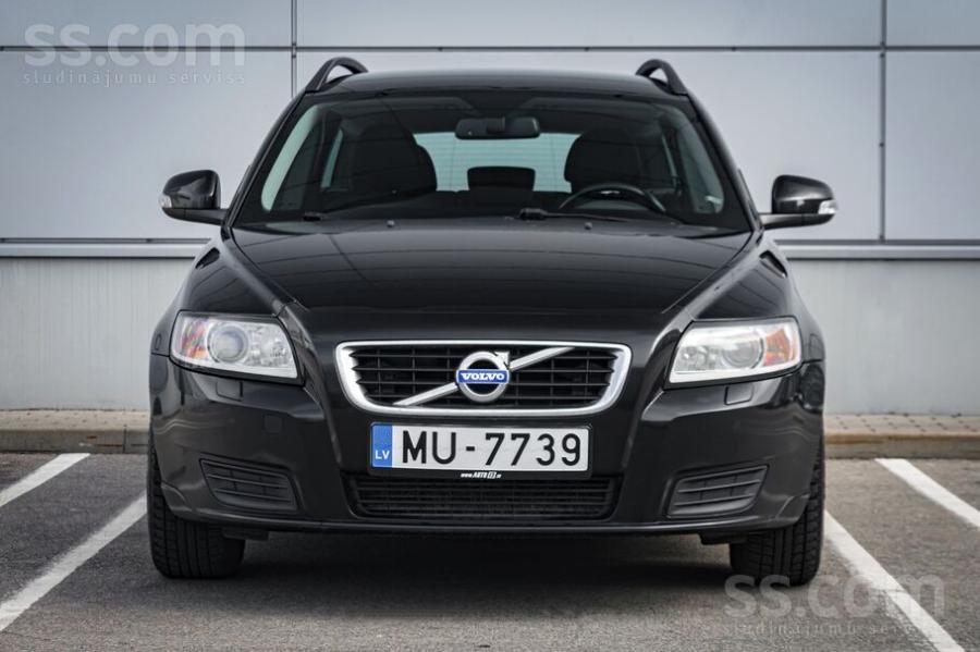 Melns Volvo V50 2010 Rīga, ar dzinēja tilpumu 2.00 L un nobraukumu 0 tūkst. km par 3590 €, foto 3 vietnē AUTOMOTO.COM.LV