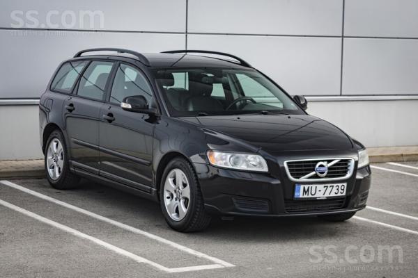 Black Volvo V50 2010 in Riga, with an engine capacity of 2.00 L and mileage of 0 thousand km for 3590 €, photo 3 on AUTOMOTO.COM.LV