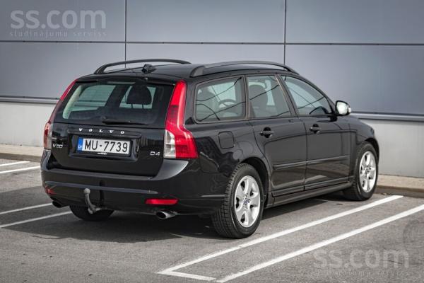 Black Volvo V50 2010 in Riga, with an engine capacity of 2.00 L and mileage of 0 thousand km for 3590 €, photo 4 on AUTOMOTO.COM.LV