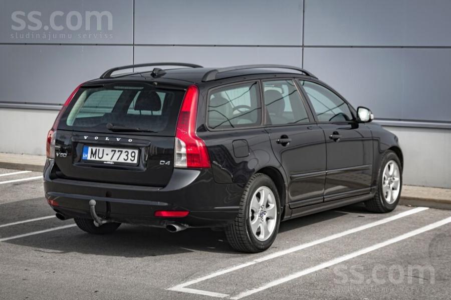 Melns Volvo V50 2010 Rīga, ar dzinēja tilpumu 2.00 L un nobraukumu 0 tūkst. km par 3590 €, foto 5 vietnē AUTOMOTO.COM.LV