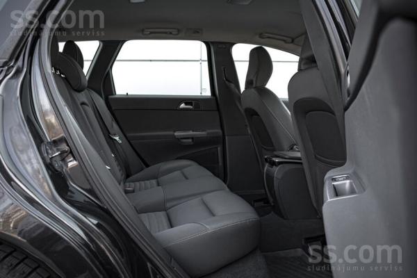 Black Volvo V50 2010 in Riga, with an engine capacity of 2.00 L and mileage of 0 thousand km for 3590 €, photo 10 on AUTOMOTO.COM.LV