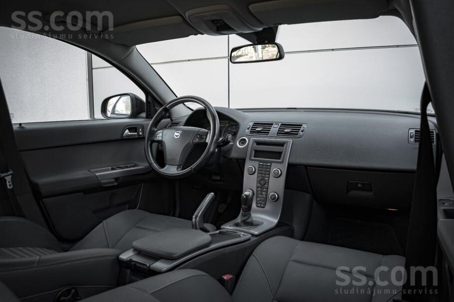 Melns Volvo V50 2010 Rīga, ar dzinēja tilpumu 2.00 L un nobraukumu 0 tūkst. km par 3590 €, foto 12 vietnē AUTOMOTO.COM.LV