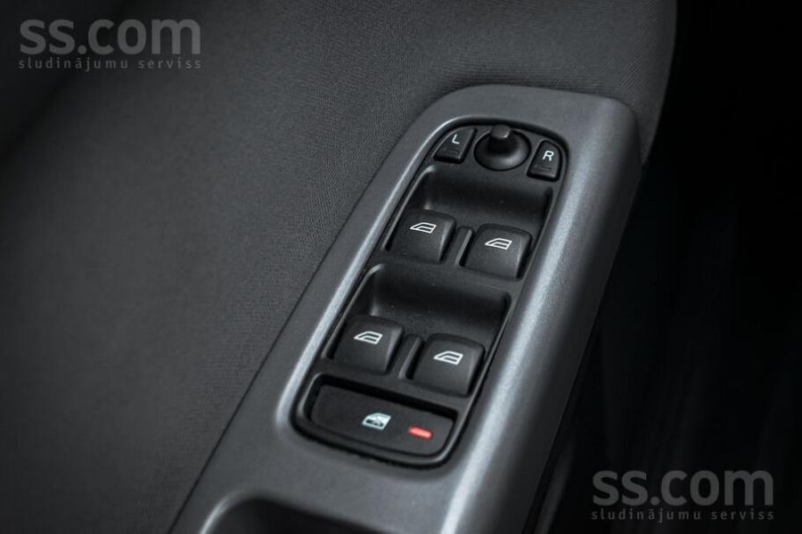 Melns Volvo V50 2010 Rīga, ar dzinēja tilpumu 2.00 L un nobraukumu 0 tūkst. km par 3590 €, foto 13 vietnē AUTOMOTO.COM.LV