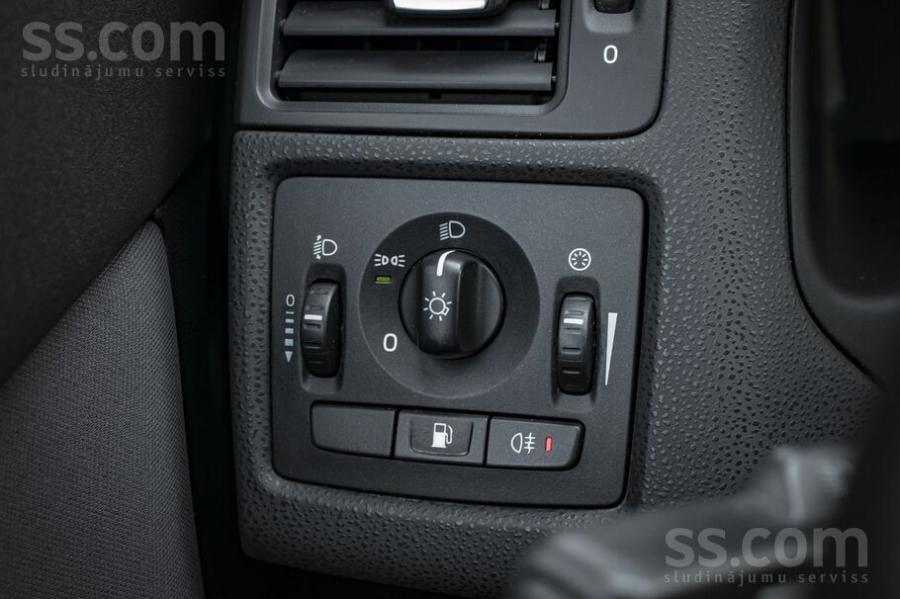 Melns Volvo V50 2010 Rīga, ar dzinēja tilpumu 2.00 L un nobraukumu 0 tūkst. km par 3590 €, foto 14 vietnē AUTOMOTO.COM.LV