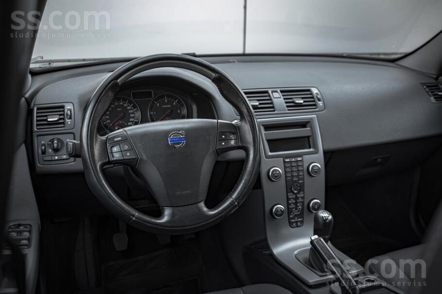 Melns Volvo V50 2010 Rīga, ar dzinēja tilpumu 2.00 L un nobraukumu 0 tūkst. km par 3590 €, foto 15 vietnē AUTOMOTO.COM.LV