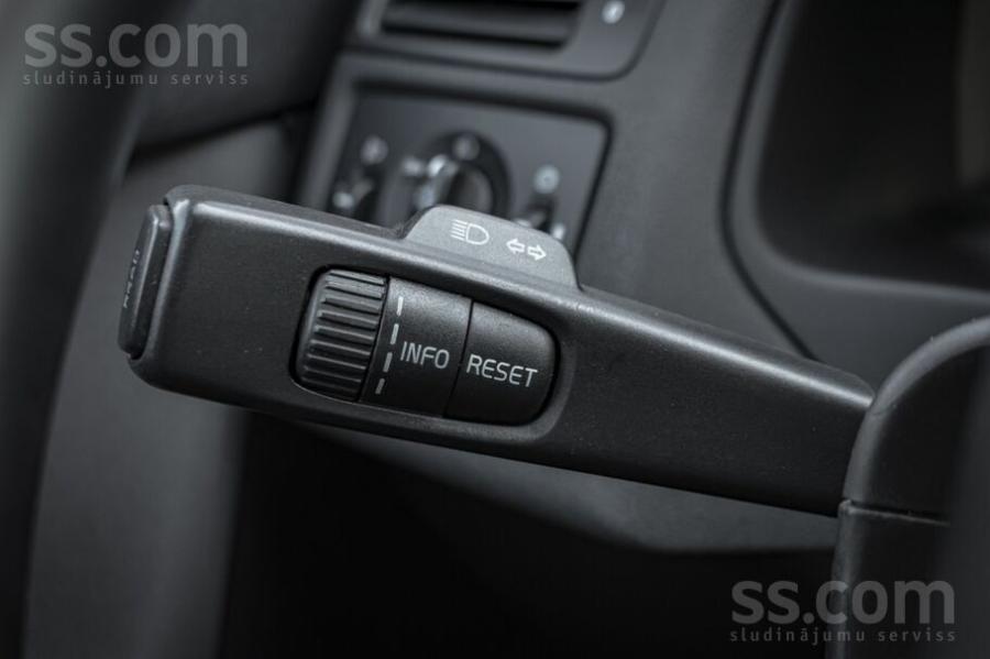 Melns Volvo V50 2010 Rīga, ar dzinēja tilpumu 2.00 L un nobraukumu 0 tūkst. km par 3590 €, foto 17 vietnē AUTOMOTO.COM.LV