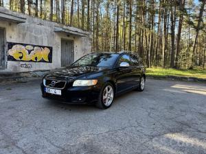 Melns Volvo V50 2010 Rīga, ar dzinēja tilpumu 2.00 L un nobraukumu 352 tūkst. km par 4000 €, foto 4 vietnē AUTOMOTO.COM.LV