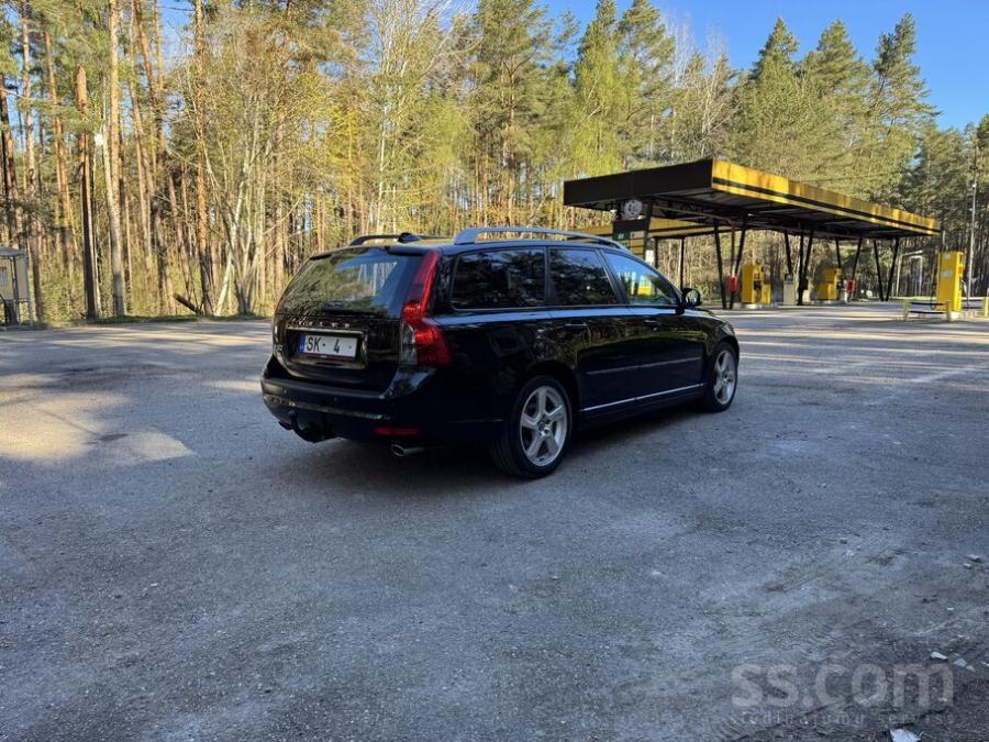 Melns Volvo V50 2010 Rīga, ar dzinēja tilpumu 2.00 L un nobraukumu 352 tūkst. km par 4000 €, foto 6 vietnē AUTOMOTO.COM.LV