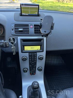 Melns Volvo V50 2010 Rīga, ar dzinēja tilpumu 2.00 L un nobraukumu 352 tūkst. km par 4000 €, foto 14 vietnē AUTOMOTO.COM.LV