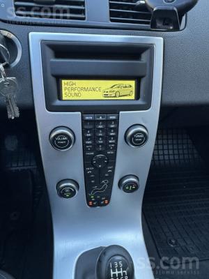 Melns Volvo V50 2010 Rīga, ar dzinēja tilpumu 2.00 L un nobraukumu 352 tūkst. km par 4000 €, foto 15 vietnē AUTOMOTO.COM.LV