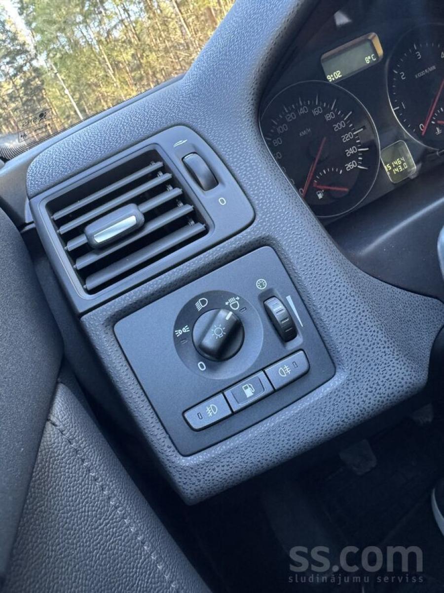 Melns Volvo V50 2010 Rīga, ar dzinēja tilpumu 2.00 L un nobraukumu 352 tūkst. km par 4000 €, foto 18 vietnē AUTOMOTO.COM.LV