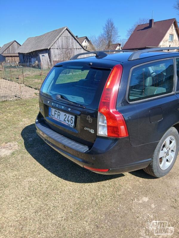 Черный Вольво В50 2010 в Клайпеда, объемом двигателя 1.60 л и пробегом 283 тыс. км за 2000 €, фото 2 на AUTOMOTO.COM.LV