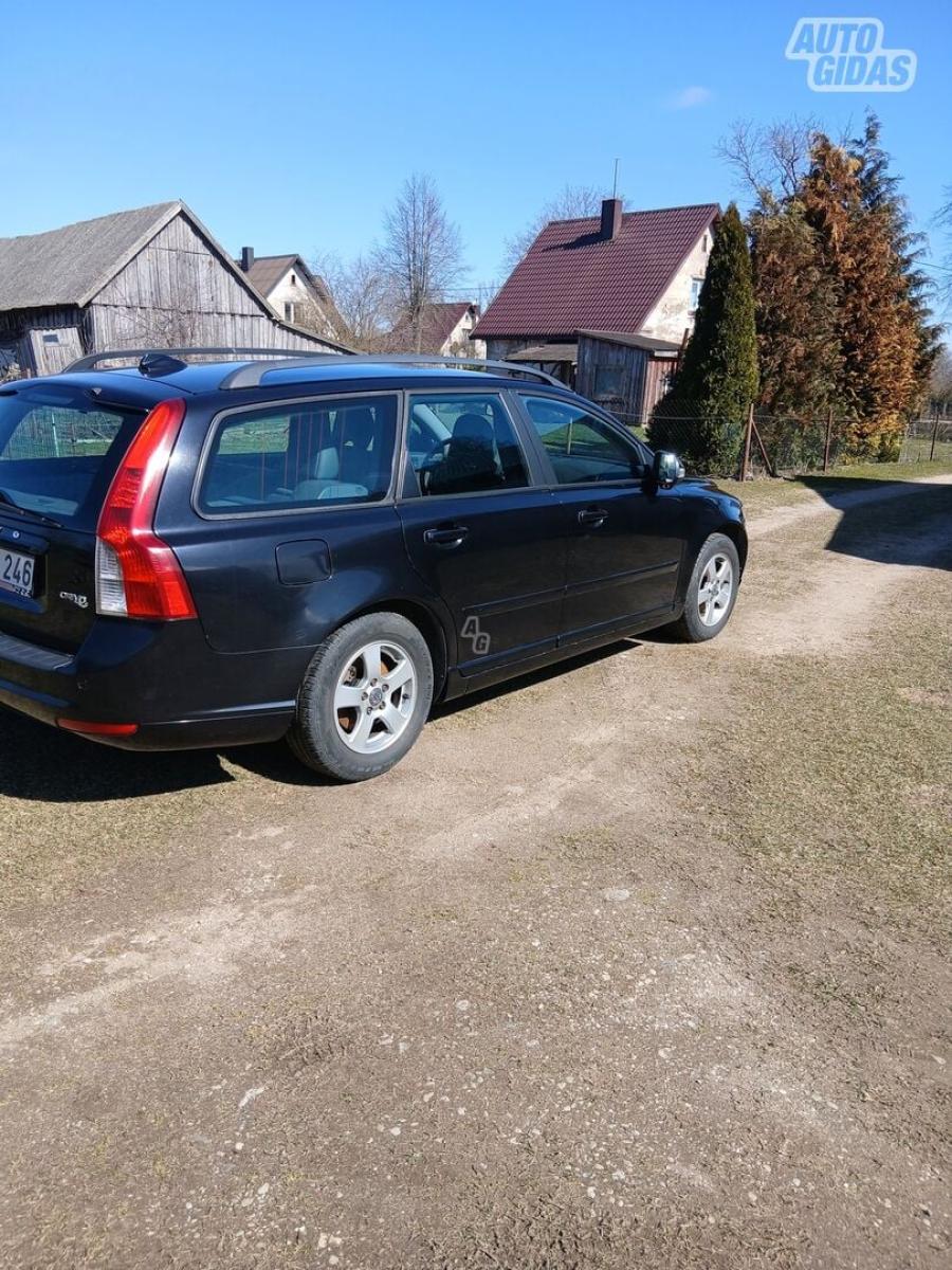 Black Volvo V50 2010 in Klaipeda, with an engine capacity of 1.60 L and mileage of 283 thousand km for 2000 €, photo 5 on AUTOMOTO.COM.LV