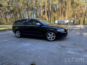 Черный Вольво В50 2010 в Рига, объемом двигателя 2.00 л и пробегом 352 тыс. км за 3900 €, фото  на AUTOMOTO.COM.LV