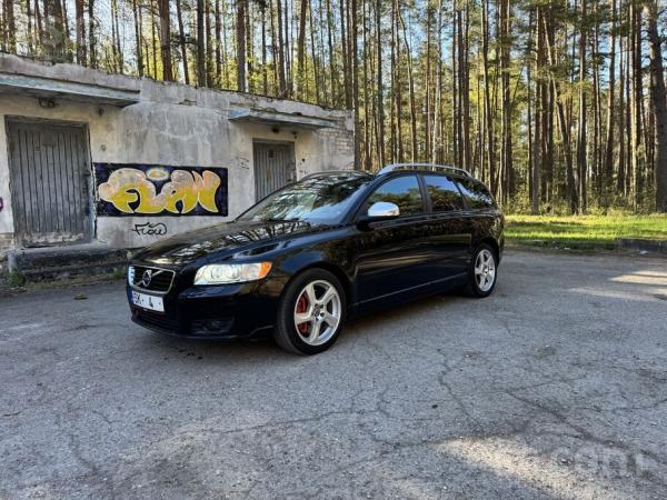 Melns Volvo V50 2010 Rīga, ar dzinēja tilpumu 2.00 L un nobraukumu 352 tūkst. km par 3900 €, foto 2 vietnē AUTOMOTO.COM.LV