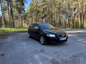 Melns Volvo V50 2010 Rīga, ar dzinēja tilpumu 2.00 L un nobraukumu 352 tūkst. km par 3900 €, foto 5 vietnē AUTOMOTO.COM.LV
