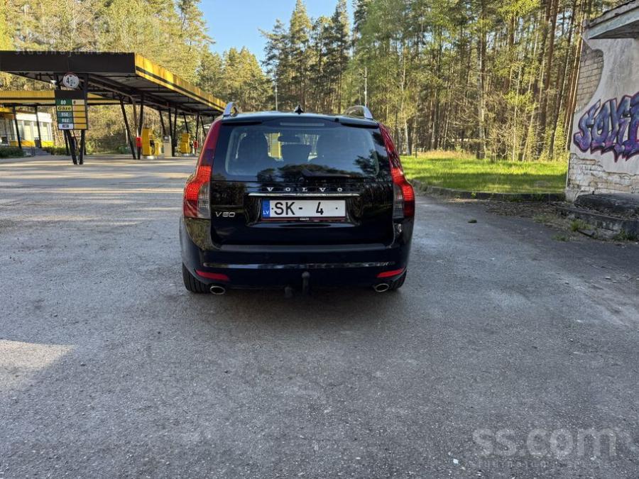 Melns Volvo V50 2010 Rīga, ar dzinēja tilpumu 2.00 L un nobraukumu 352 tūkst. km par 3900 €, foto 7 vietnē AUTOMOTO.COM.LV