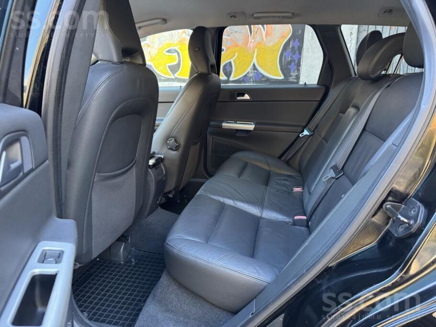 Melns Volvo V50 2010 Rīga, ar dzinēja tilpumu 2.00 L un nobraukumu 352 tūkst. km par 3900 €, foto 10 vietnē AUTOMOTO.COM.LV