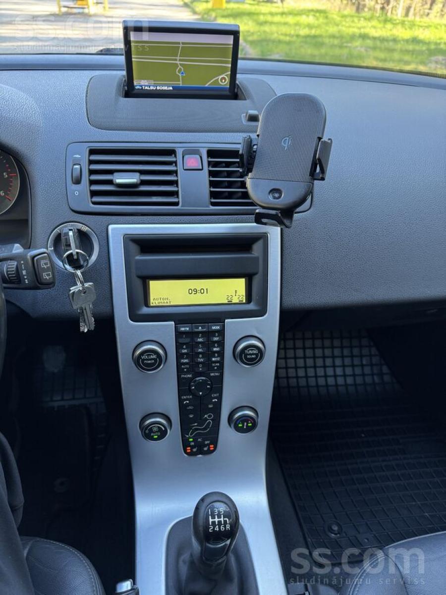 Melns Volvo V50 2010 Rīga, ar dzinēja tilpumu 2.00 L un nobraukumu 352 tūkst. km par 3900 €, foto 14 vietnē AUTOMOTO.COM.LV
