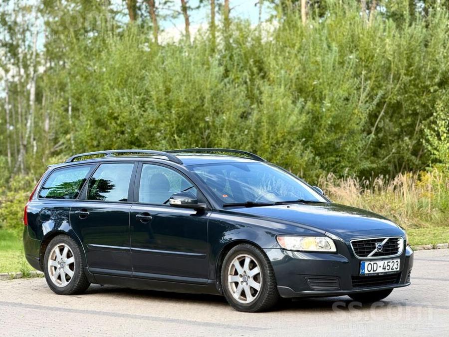 Черный Вольво В50 2010 в Рига, объемом двигателя 1.60 л и пробегом 360 тыс. км за 2160 €, фото 8 на AUTOMOTO.COM.LV