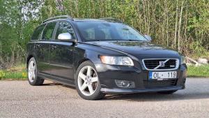 Black Volvo V50 2010 in Bauska, with an engine capacity of 2.00 L and mileage of 348 thousand km for 3100 €, photo  on AUTOMOTO.COM.LV