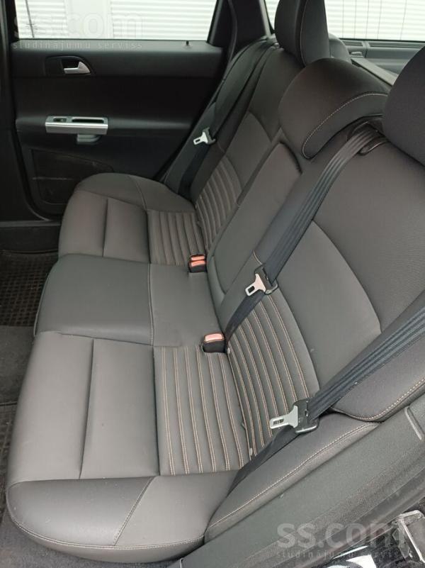 Melns Volvo V50 2010 Rīga, ar dzinēja tilpumu 1.60 L un nobraukumu 364 tūkst. km par 2000 €, foto 6 vietnē AUTOMOTO.COM.LV