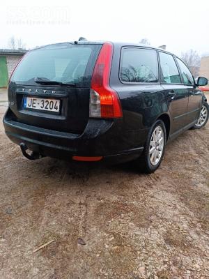 Melns Volvo V50 2010 Rīga, ar dzinēja tilpumu 1.60 L un nobraukumu 363 tūkst. km par 3000 €, foto 3 vietnē AUTOMOTO.COM.LV