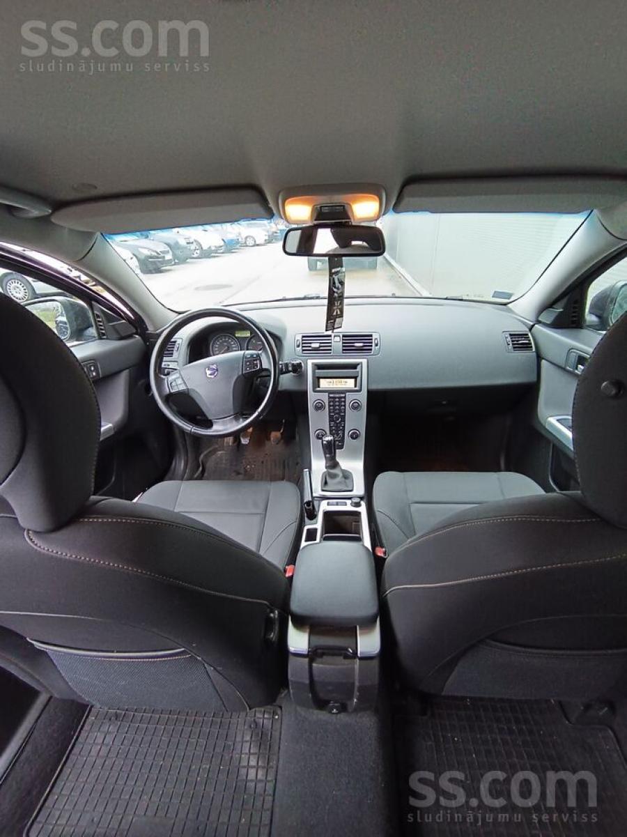 Melns Volvo V50 2010 Rīga, ar dzinēja tilpumu 1.60 L un nobraukumu 363 tūkst. km par 3000 €, foto 6 vietnē AUTOMOTO.COM.LV