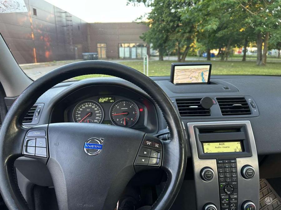 Black Volvo V50 2010 in Kaunas, with an engine capacity of 1.56 L and mileage of 262 thousand km for 2500 €, photo 14 on AUTOMOTO.COM.LV